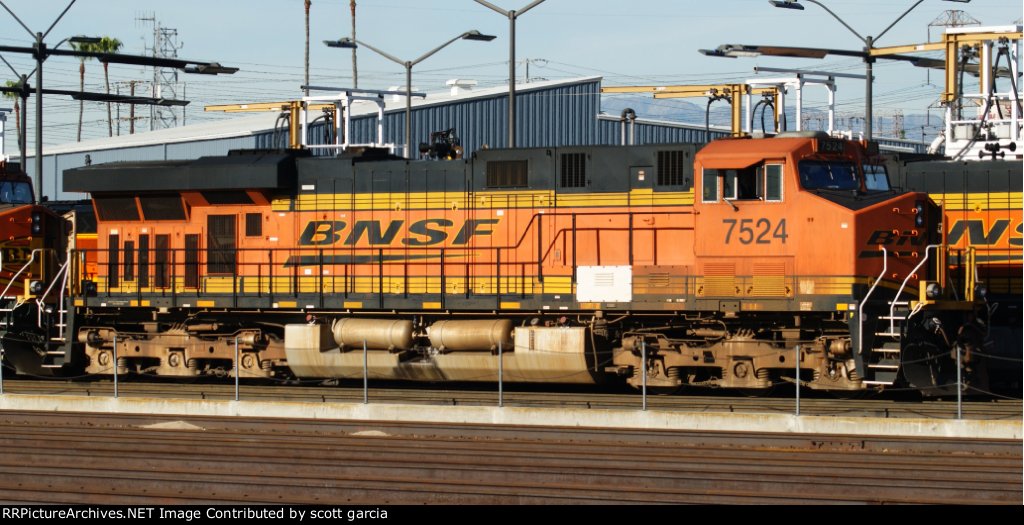 BNSF 7524